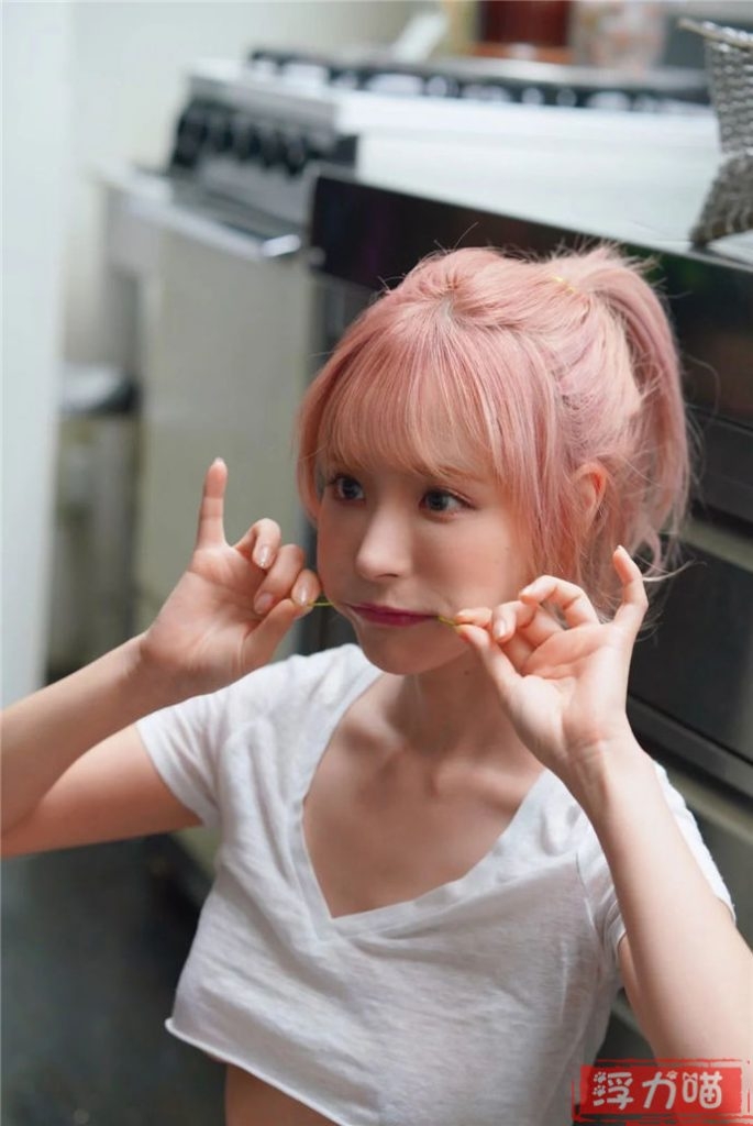 猫猫也正式看了这则推特之后才喜欢上桃乃木香奈的！